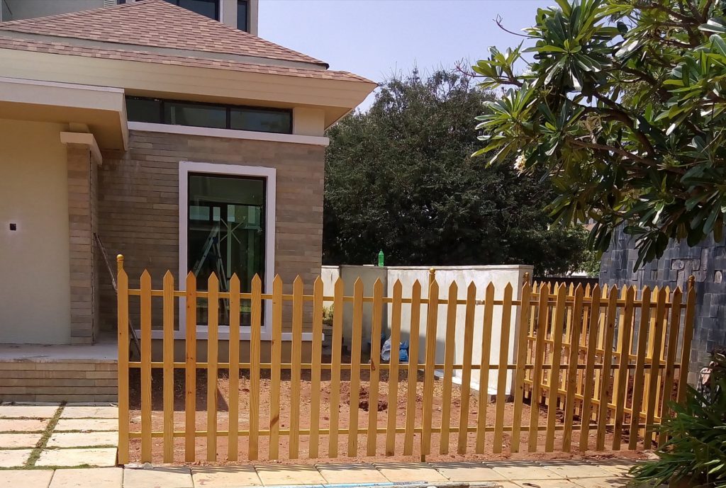 5 Feet Natural Pine wood picket fence made for Brigade Orchids ...