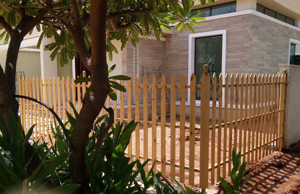 5 Feet Natural Pine wood picket fence made for Brigade Orchids ...
